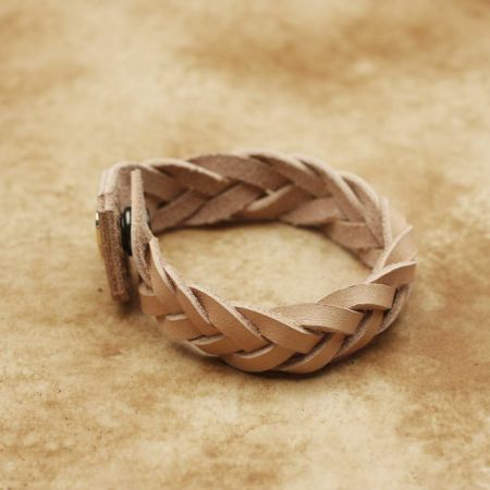 ツイスト編み レザーブレスレット 栃木レザー ナチュラル(牛革 ツイスト編み レザーブレスレット 栃木レザー ナチュラル(牛革